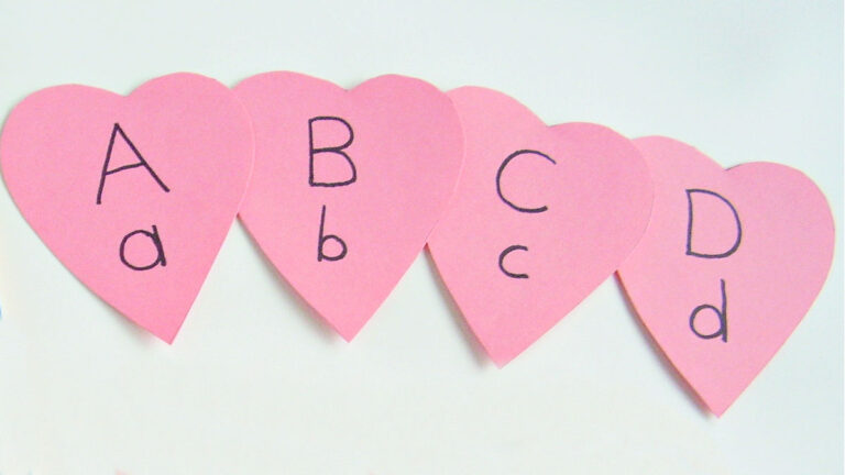Valentine Literacy Activity for Preschoolers - PreschoolToolkit.com